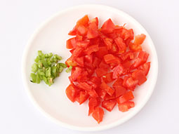 Tomato Raita Recipe - Best & Easy to Make Indian Tomato and Curd Dip ...