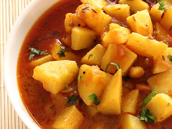 Batata Nu Shaak - Recipe of Gujarati Style Potato Sabzi with Gravy