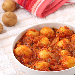 Kashmiri Dum Aloo Recipe - Authentic Kashmiri Aloo Curry with Deep ...