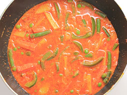 Veg Kolhapuri Recipe - Spicy Authetic Maharashtrian Curry with Mixed ...