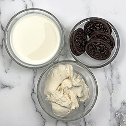 Oreo Milkshake Recipe with 3 Ingredients - Thick Shake