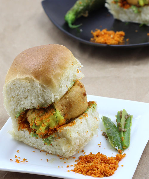 वडा पाव रेसिपी - Vada Pav Recipe In Hindi - Vada Pav Banane Ki Vidhi